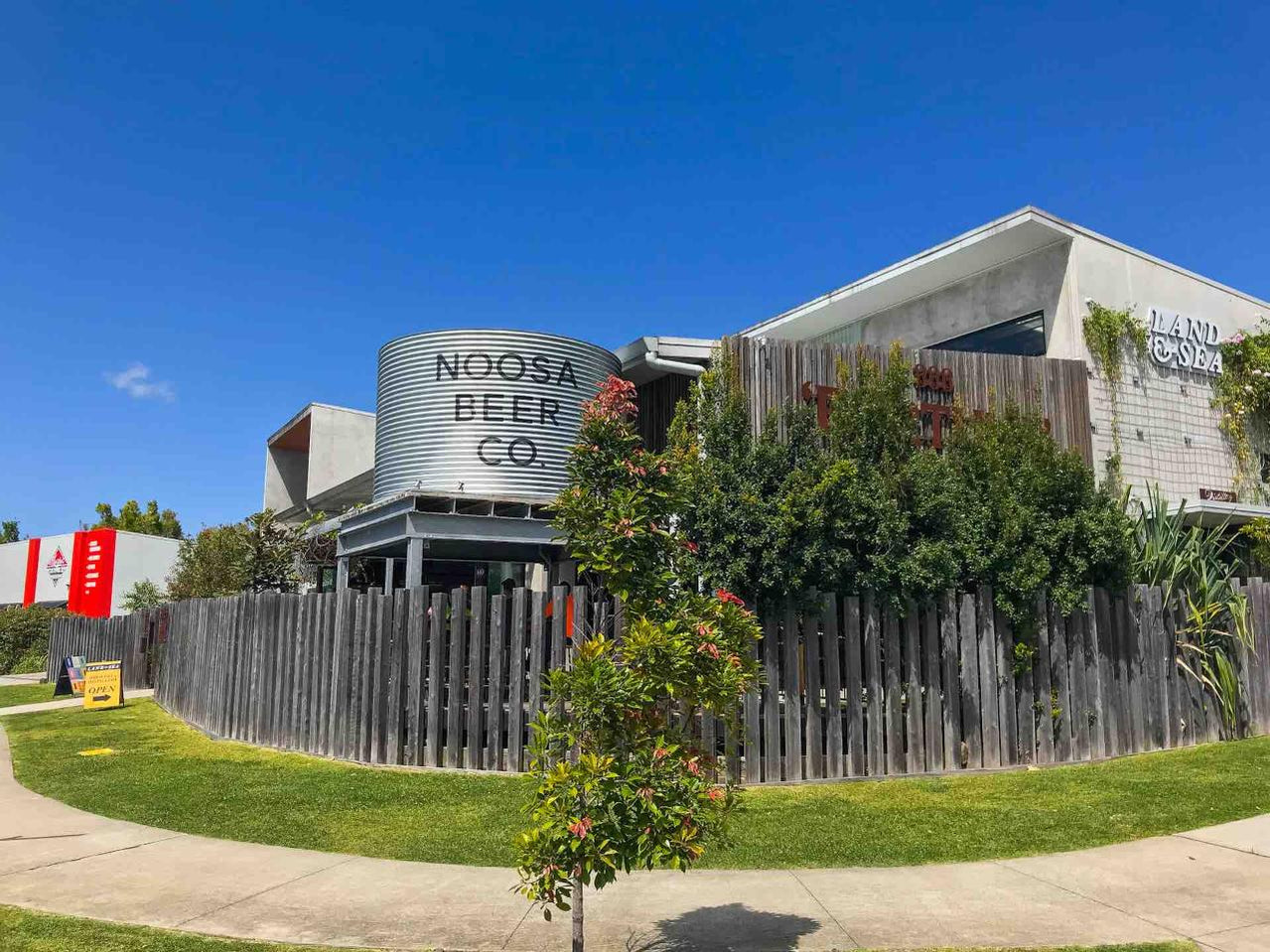 Secrets Of Noosa Tour With Oceanview Lunch, Nature And Noosa River Fer